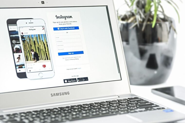 DIY Instagram Calendar With Free Download - Twin Stripe