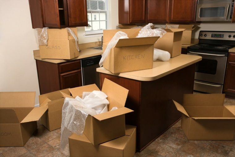 How To Properly Pack Your Kitchen When Moving - Twin Stripe