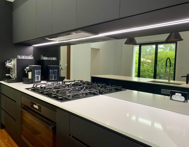 9 Best Kitchen Backlight Mirror Ideas - Twin Stripe