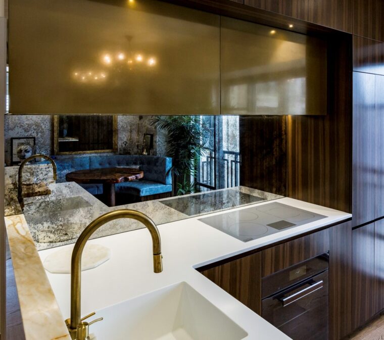 9 Best Kitchen Backlight Mirror Ideas - Twin Stripe